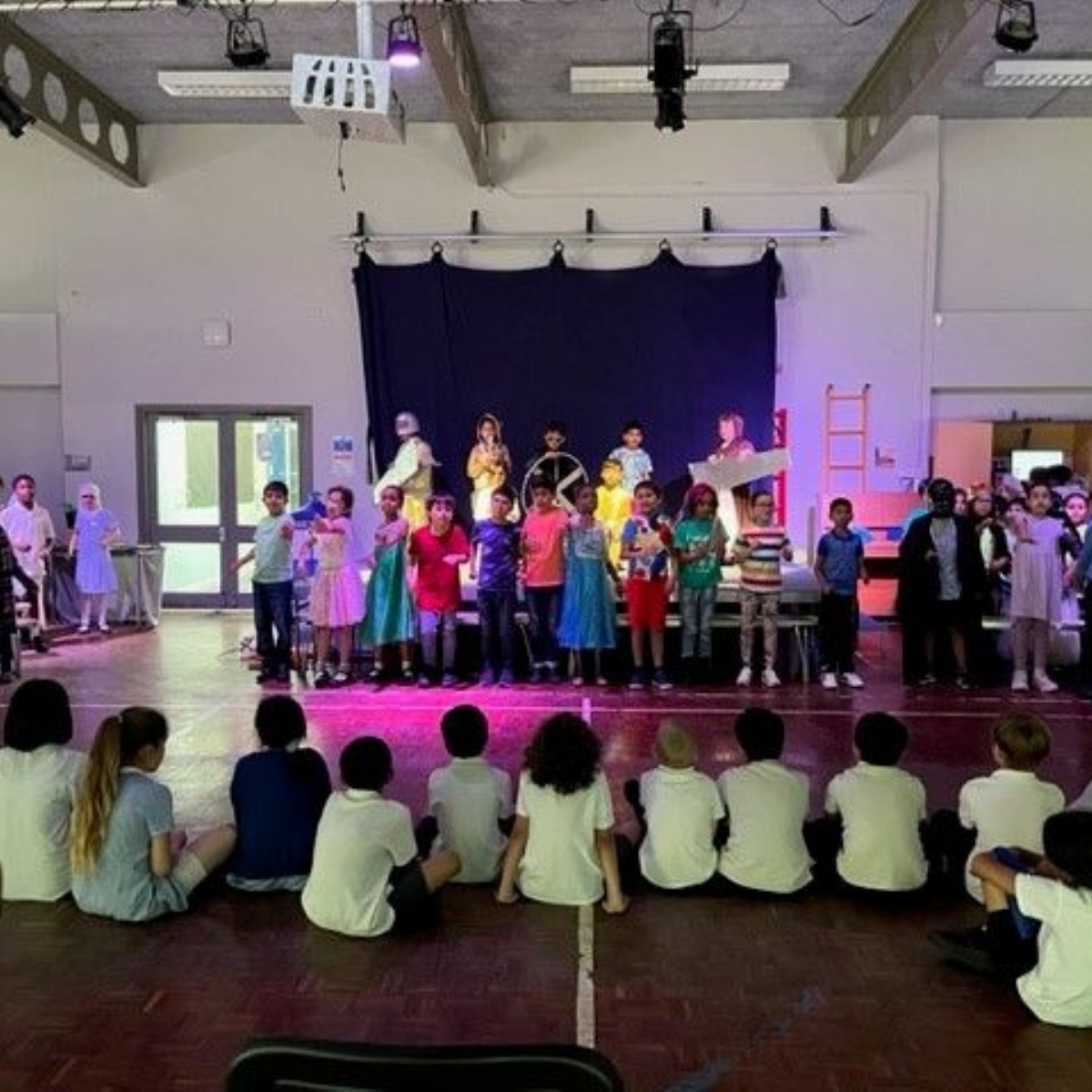 Roxeth Primary School - Year 3 Play – a case of Star Warts!